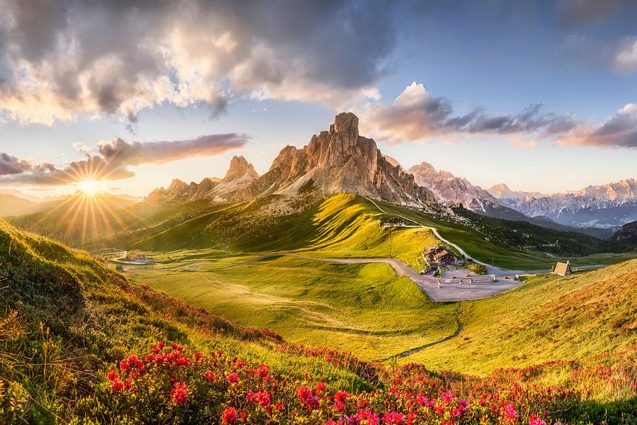 Berglandschap in de Alpen in Zuid-Tirol van Voss fotografie op canvas ...