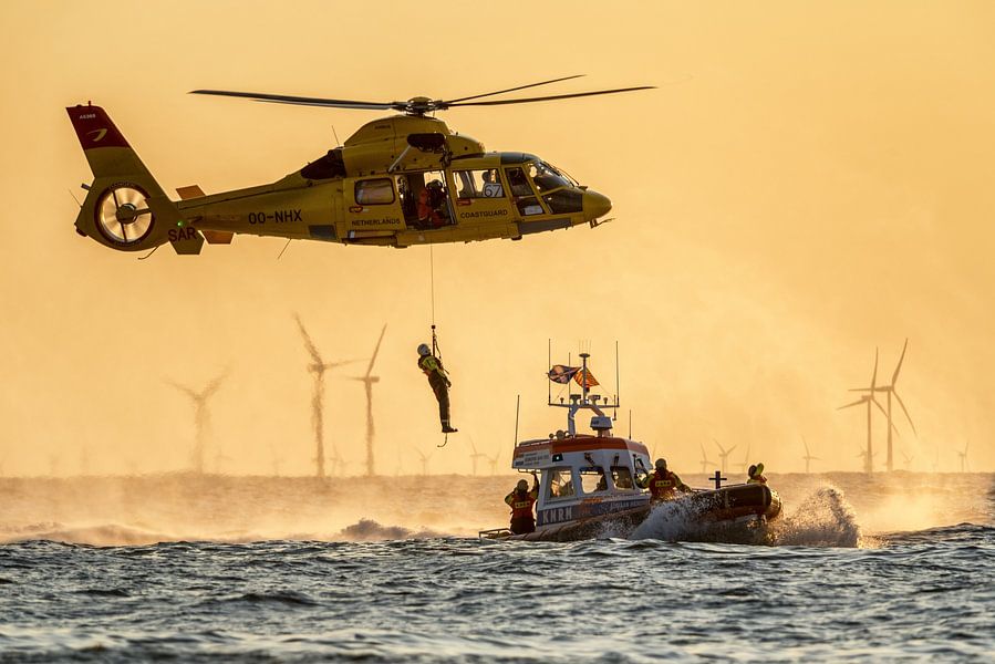 KNRM Oefening met helicopter egmond aan zee van Arthur Bruinen op canvas, behang en meer