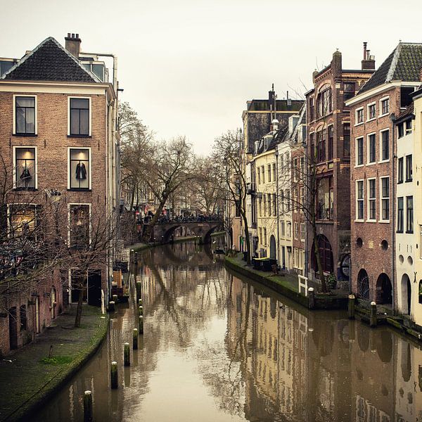 Zicht op de Oudegracht in Utrecht vanaf de Maartensbrug (vierkant) van André Blom Fotografie ...