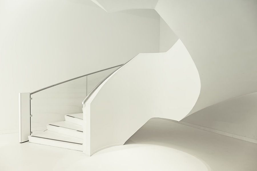 Witte trap in het Drents Museum van Truus Nijland op canvas, behang en meer