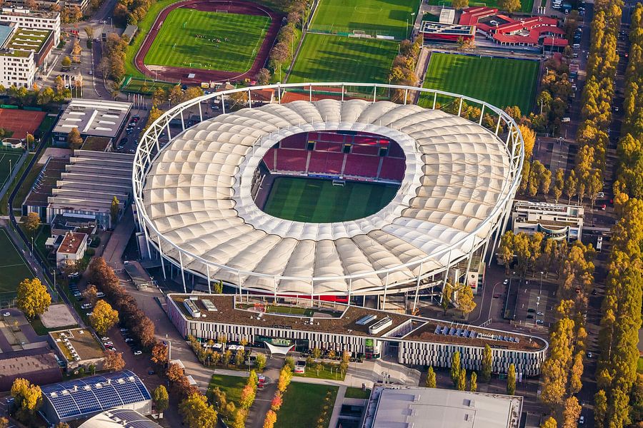 MHPArena voetbalstadion en Carl Benz centrum in Stuttgart van Werner ...