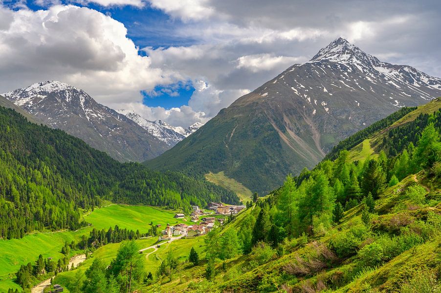 Vent dorp in de Tiroler Alpen in Austira tijdens de lente van Sjoerd ...