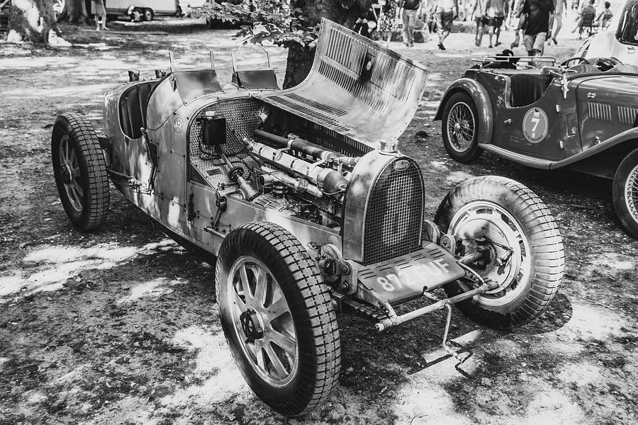 Bugatti Type 35 vintage racewagen in zwart en wit van Sjoerd van der ...