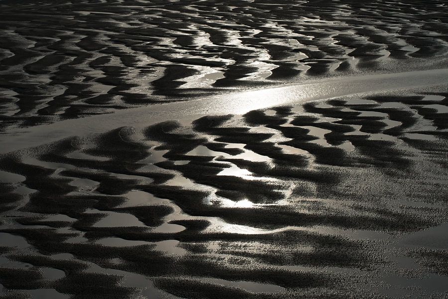 de kust bij Le Havre bij eb van John Driessen op canvas, behang en meer