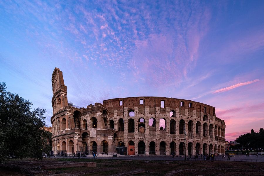 Colosseum in Rome tijdens zonsondergang van Michael Bollen op canvas ...