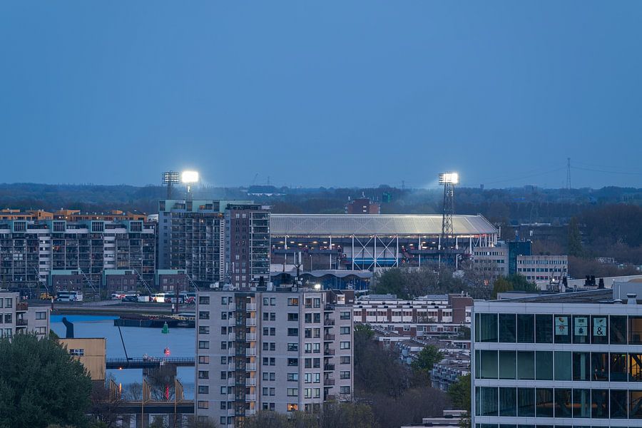 Het Feijenoord Stadion De Kuip in Rotterdam by Night met de nieuwe ...