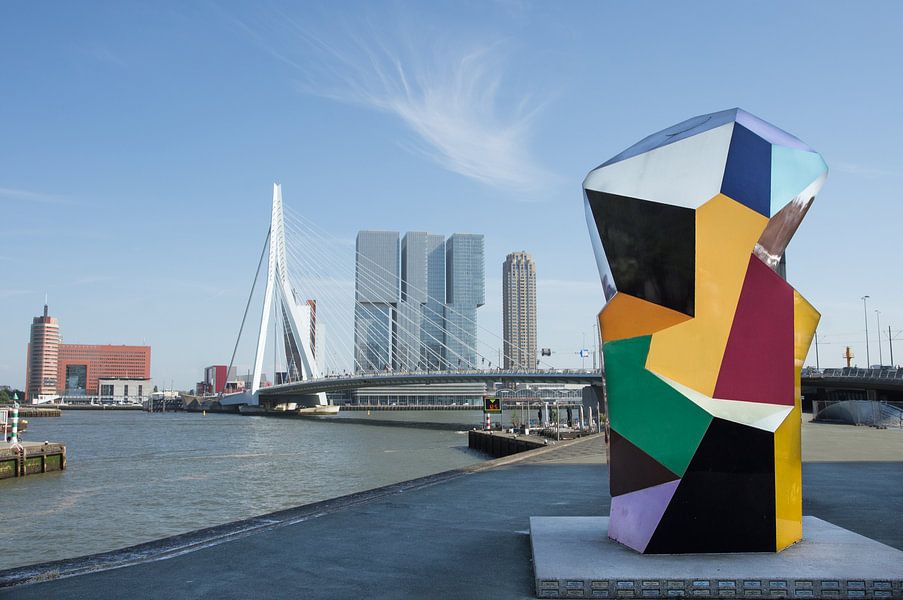 Marathonbeeld bij Erasmusbrug Rotterdam van Ron Poot op canvas, behang ...