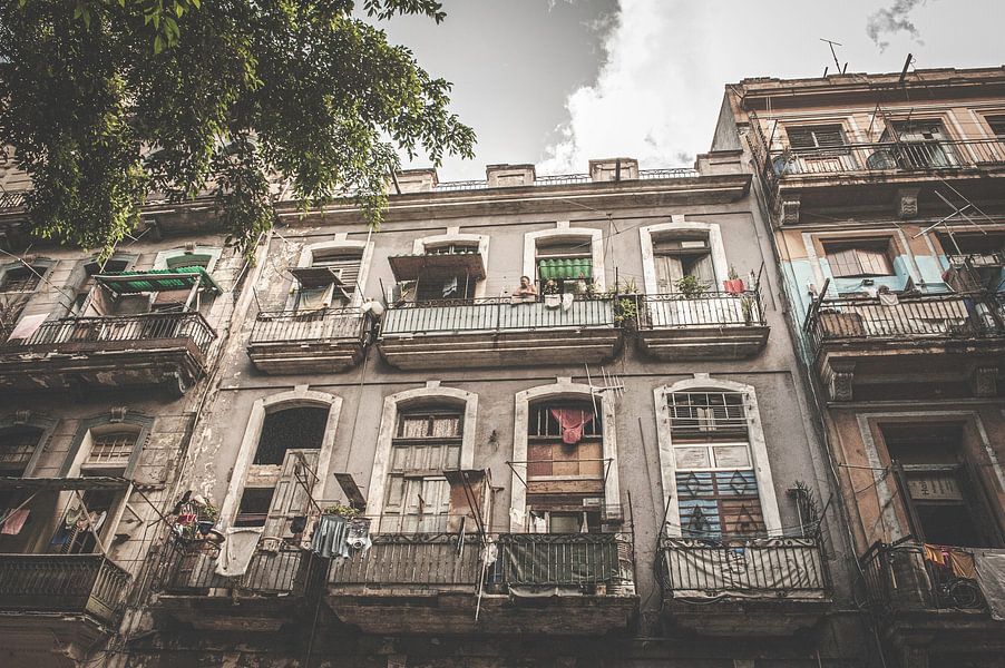 oude gevel Havana Cuba 3 van Emily Van Den Broucke op canvas, behang en ...