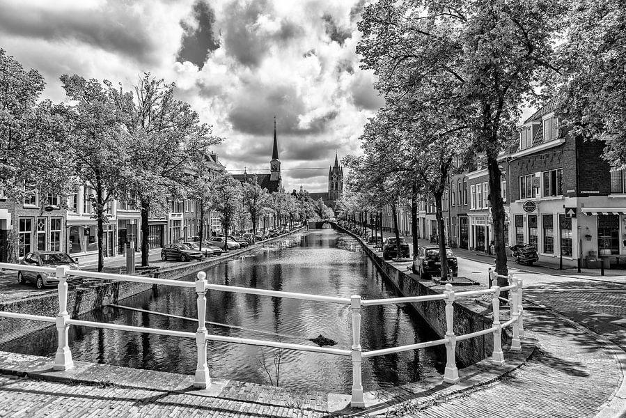 Noordeinde Delft. van Don Fonzarelli op canvas, behang en meer