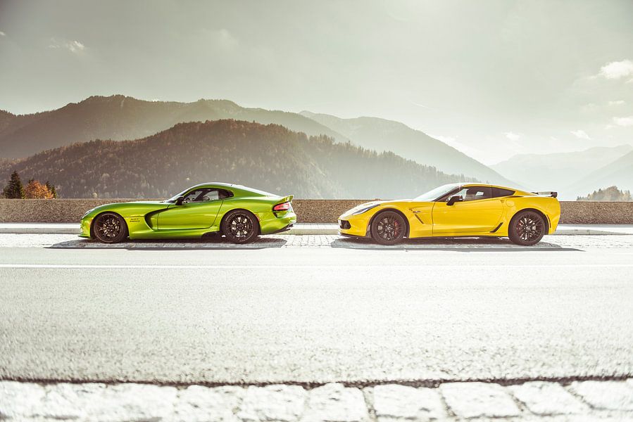 Chevrolet Corvette vs. Dodge Viper van Sytse Dijkstra op canvas, behang ...