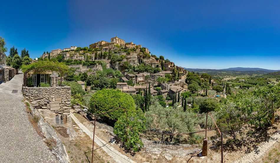 Dorp bovenop een heuvel, Gordes, Provence Vaucluse, Frankrijk, van Rene ...