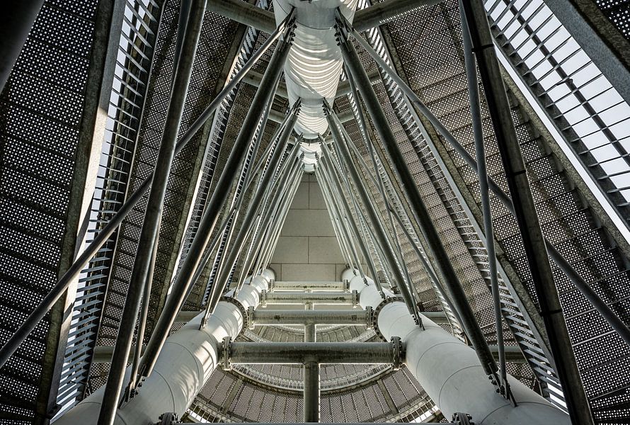 Metal constructie trappenhal van Werner Lerooy op canvas, behang en meer