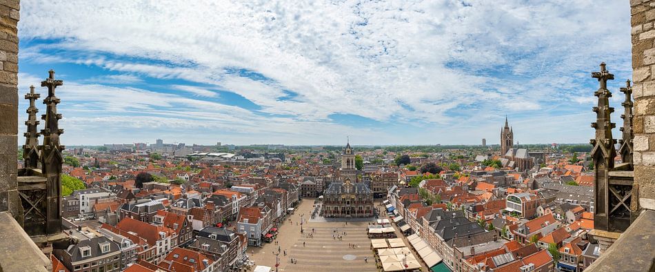 Delft von oben mit dem Rathaus auf dem Markt im Sommer von Sjoerd van ...