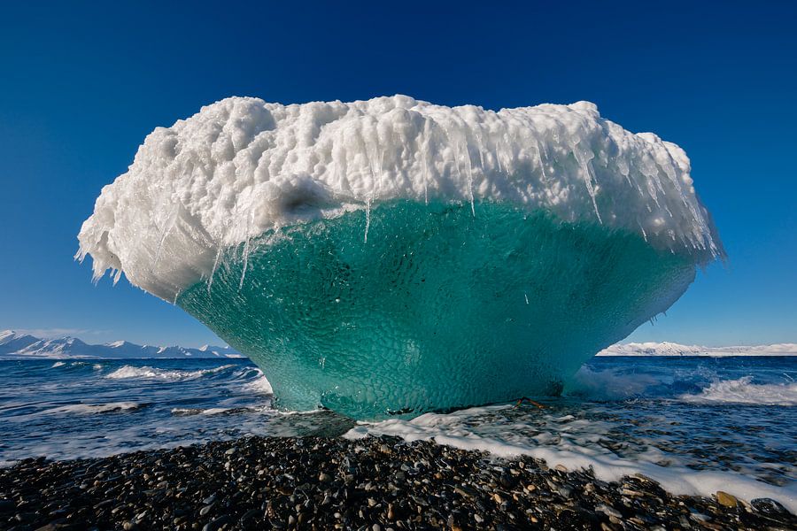 Gigantische gletsjer ijspegel op landtong Poolepynten van Martijn ...