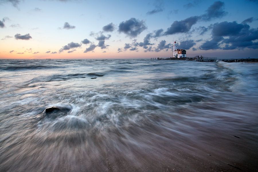 Woelige Wateren bij het Paard van Marken van Mark Leeman op canvas ...