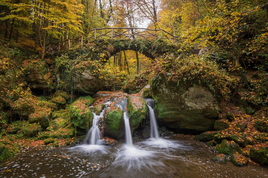 Herbst - Wasserfall - Luxemburg - Müllerthal von Pixelatestudio ...