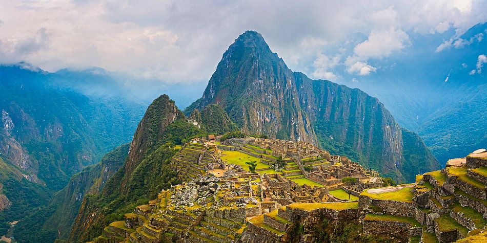 Uitzicht over Machu Picchu, Peru van Henk Meijer Photography op canvas, behang en meer