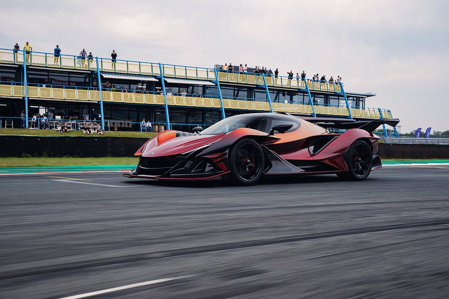 Apollo Intensa Emozione supercar op het circuit van Jelle de Graaff op ...