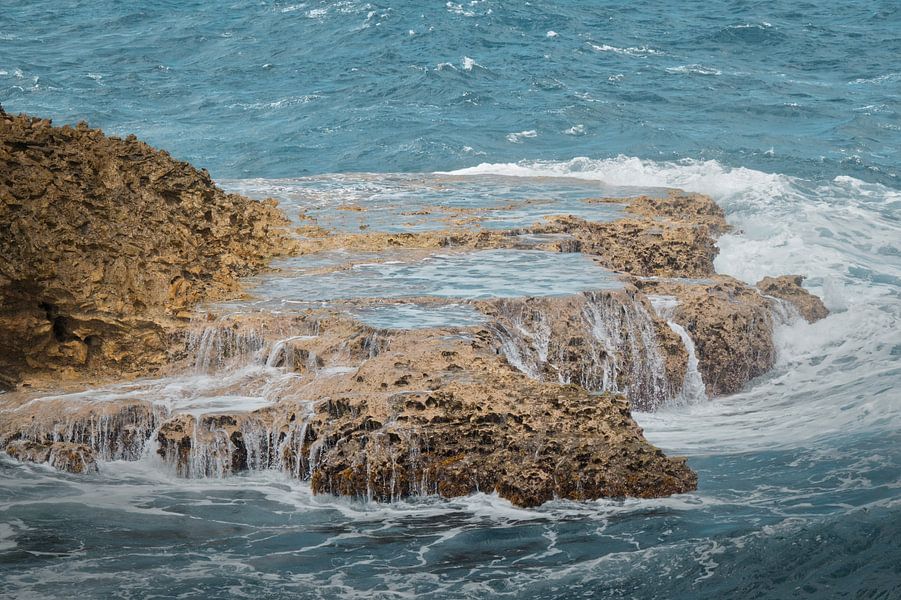 De Caribische Zee van Lisa Bouwman op canvas, behang en meer