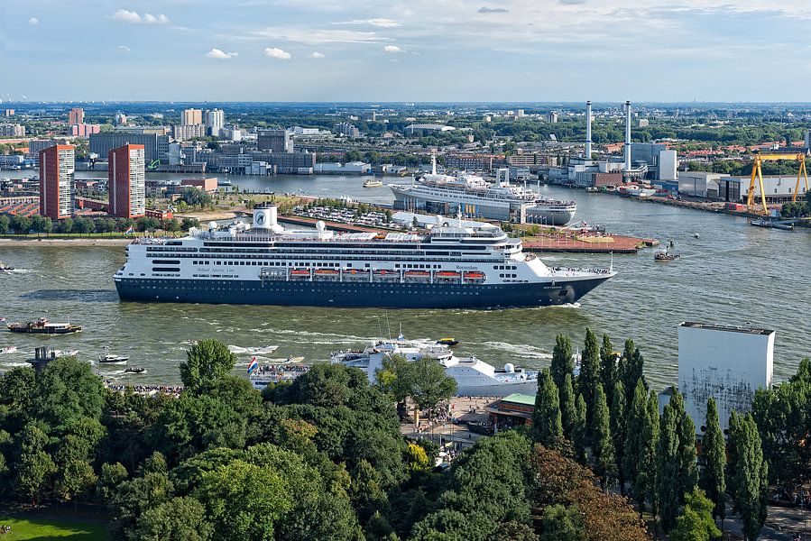 MS Rotterdam en SS Rotterdam / Holland America Line / Euromast van Rob ...