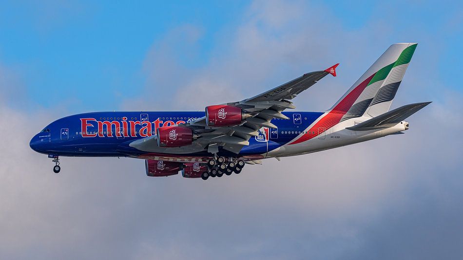 Emirates Airbus A380 in NBA livery. van Jaap van den Berg op canvas ...