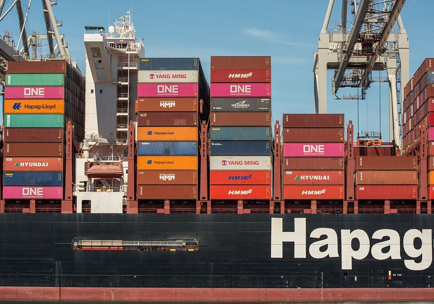 Containerschepen afgemeerd aan de Maasvlakte. van ...