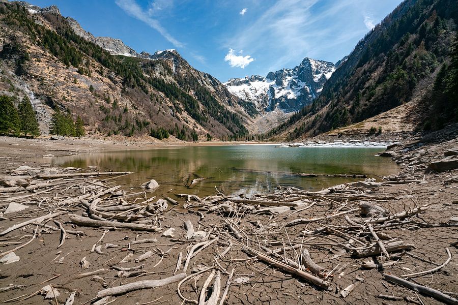 Lago di Cima voor de lente van Leo Schindzielorz op canvas, behang en meer