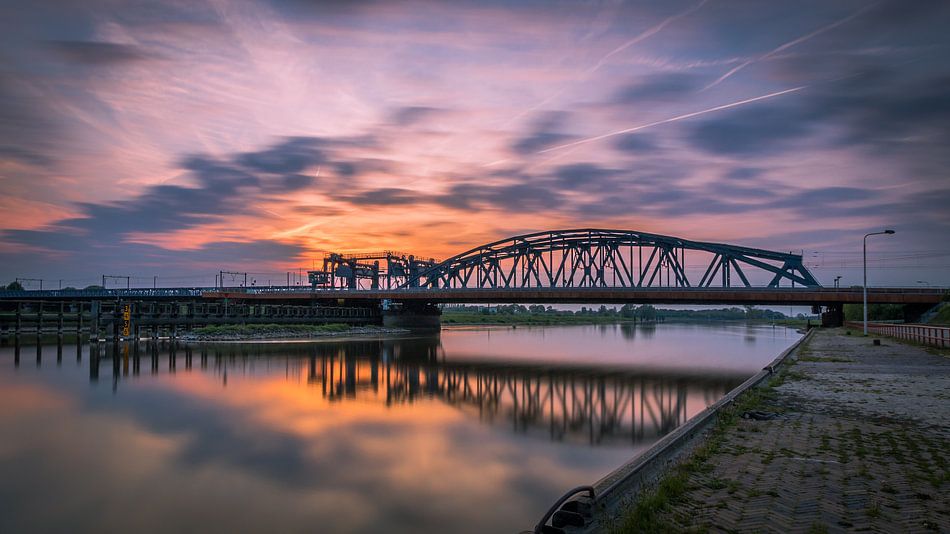 Dan weet ik dat ik thuis ben..... van Francis de Beus op canvas, behang ...