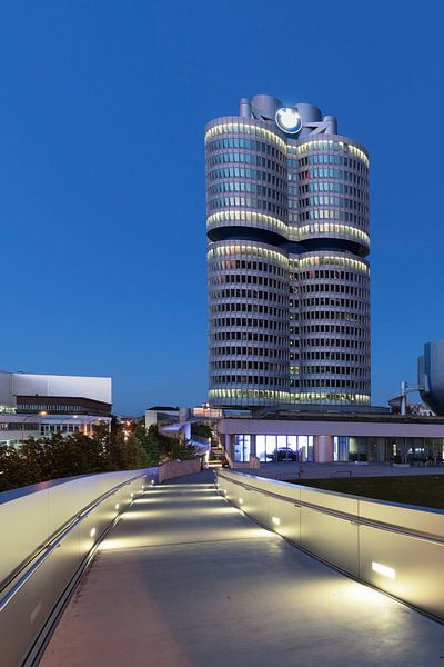 BMW Toren met BMW Museum, München van Markus Lange op canvas, behang en ...