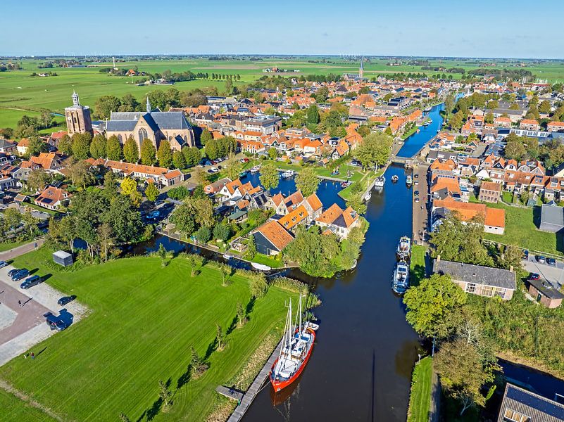 Luchtfoto van het historische stadje Workum in Friesland Nederland van ...